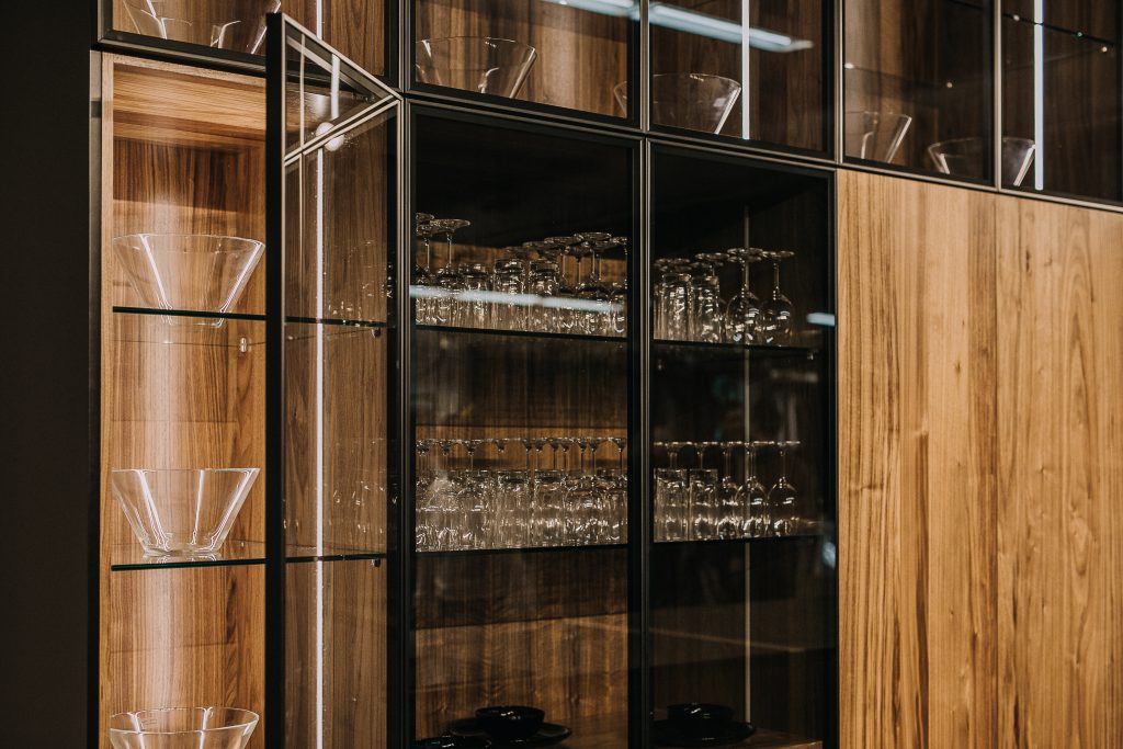 Aluminum materials for your cabinets | Ateliers Jacob